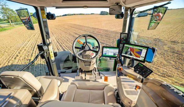 John Deere : 25 ans d’autoguidage, 1 million de machines connectées et ...